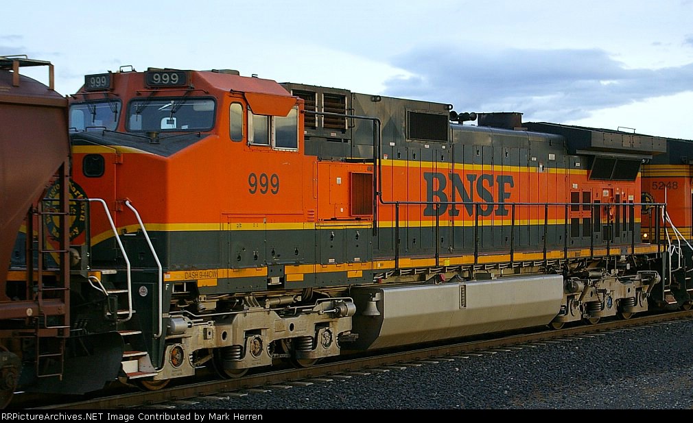 BNSF 999